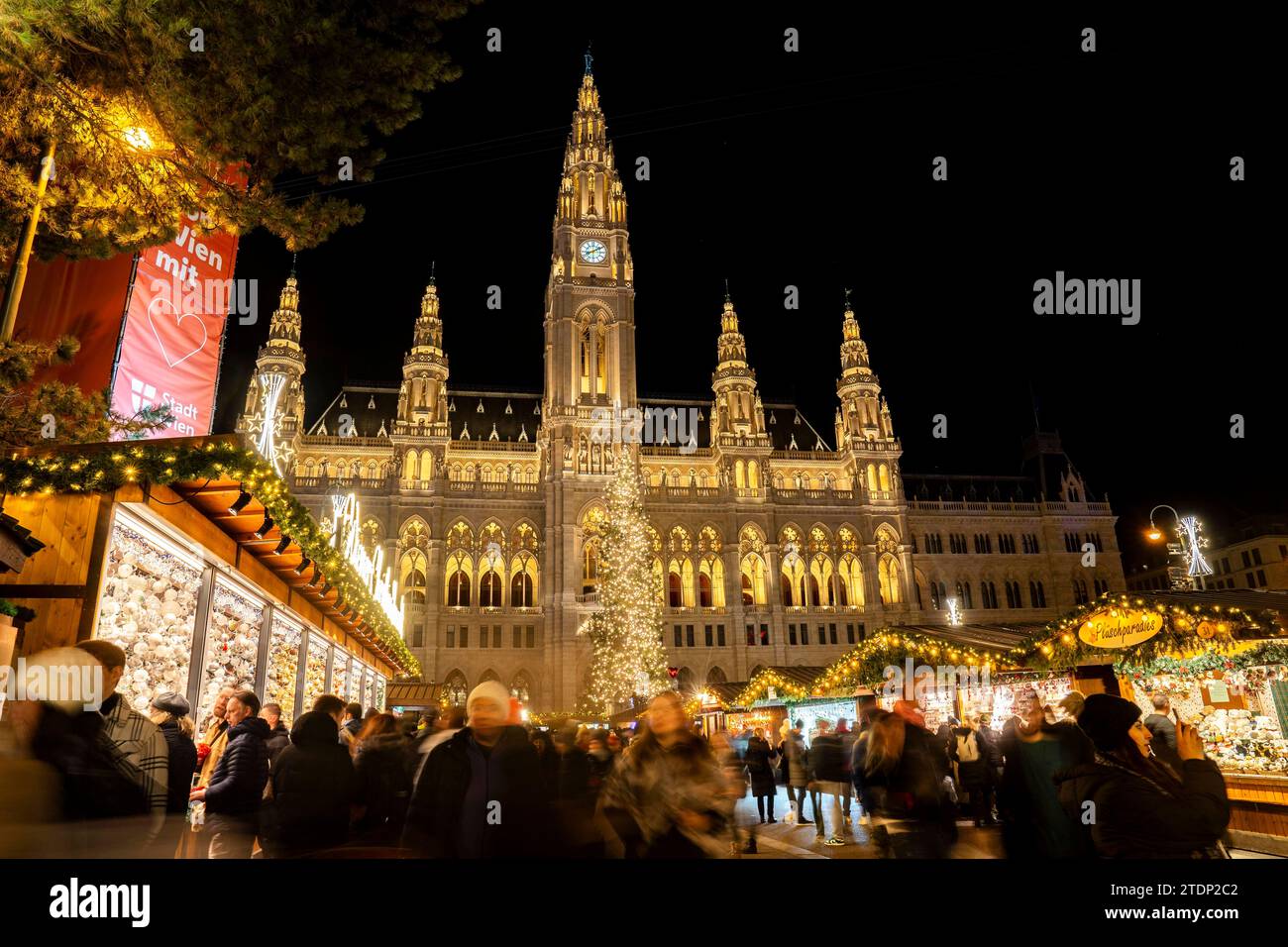 Wien, Österreich. 18. Décembre 2023. Wiener Christkindlmarkt am Rathausplatz in der ...