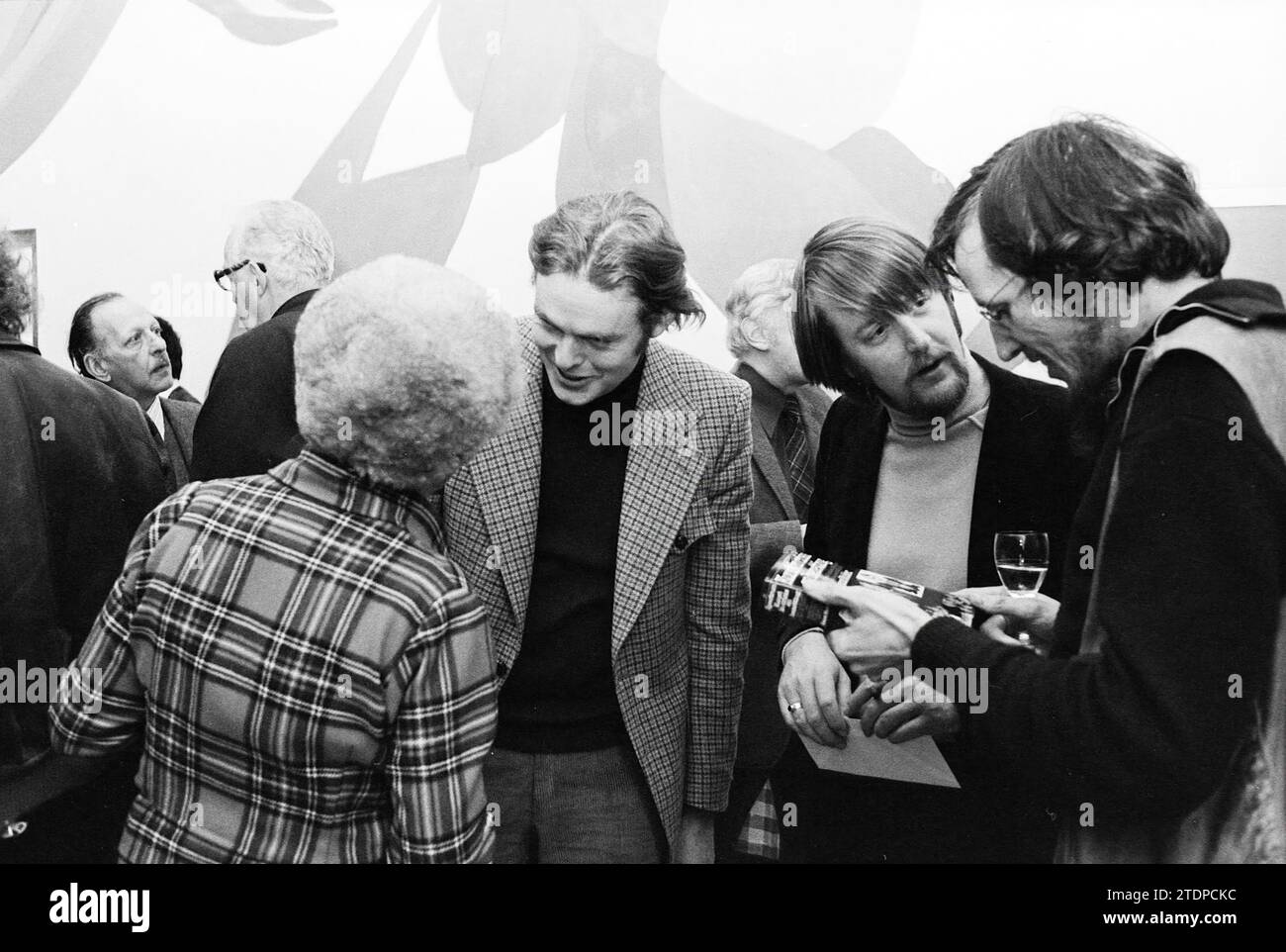 Présentation du livre 'Art in the occupation' Spectrum Amsterdam ...