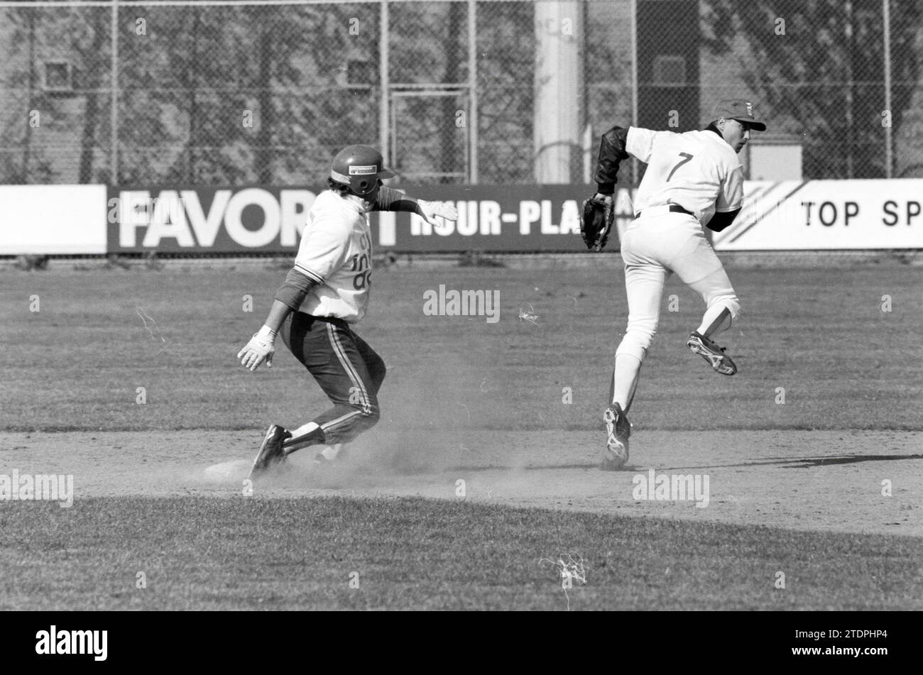 Nicolas ado Banque de photographies et d’images à haute résolution - Alamy