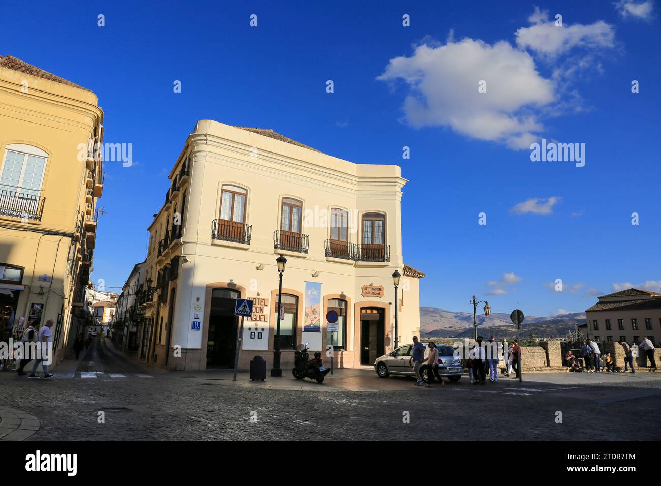 Ronda, Malaga, Espagne- 21 octobre 2023 : la place principale de la ...