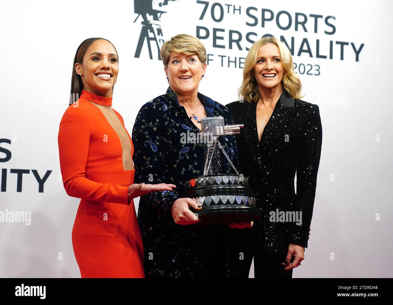 Alex Scott (à gauche), Clare Balding (au centre) et Gabby Logan ...