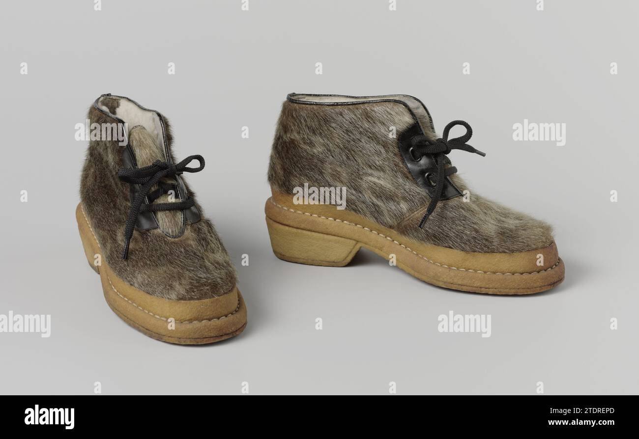 Chaussure à lacets, modèle haut, fourrure de phoque garnie de cuir ...