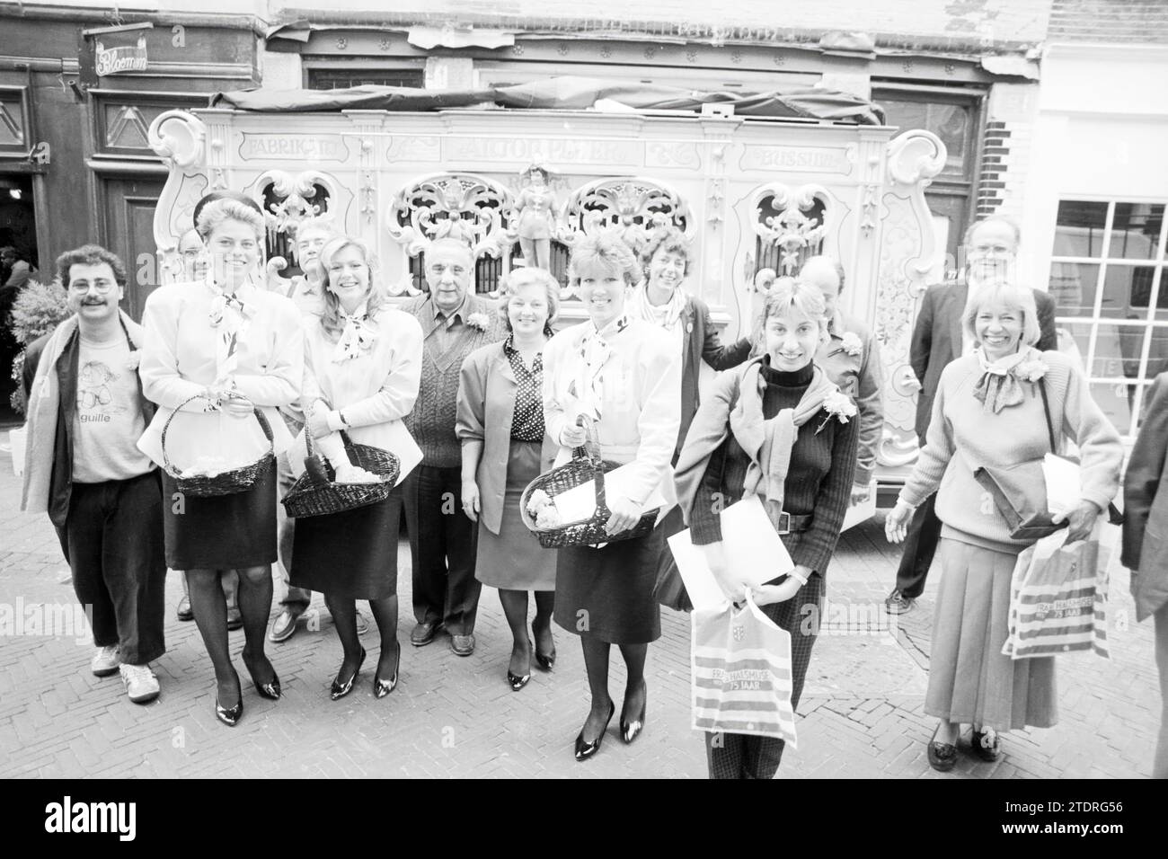75e anniversaire des filles de fleurs de haarlem Banque de ...