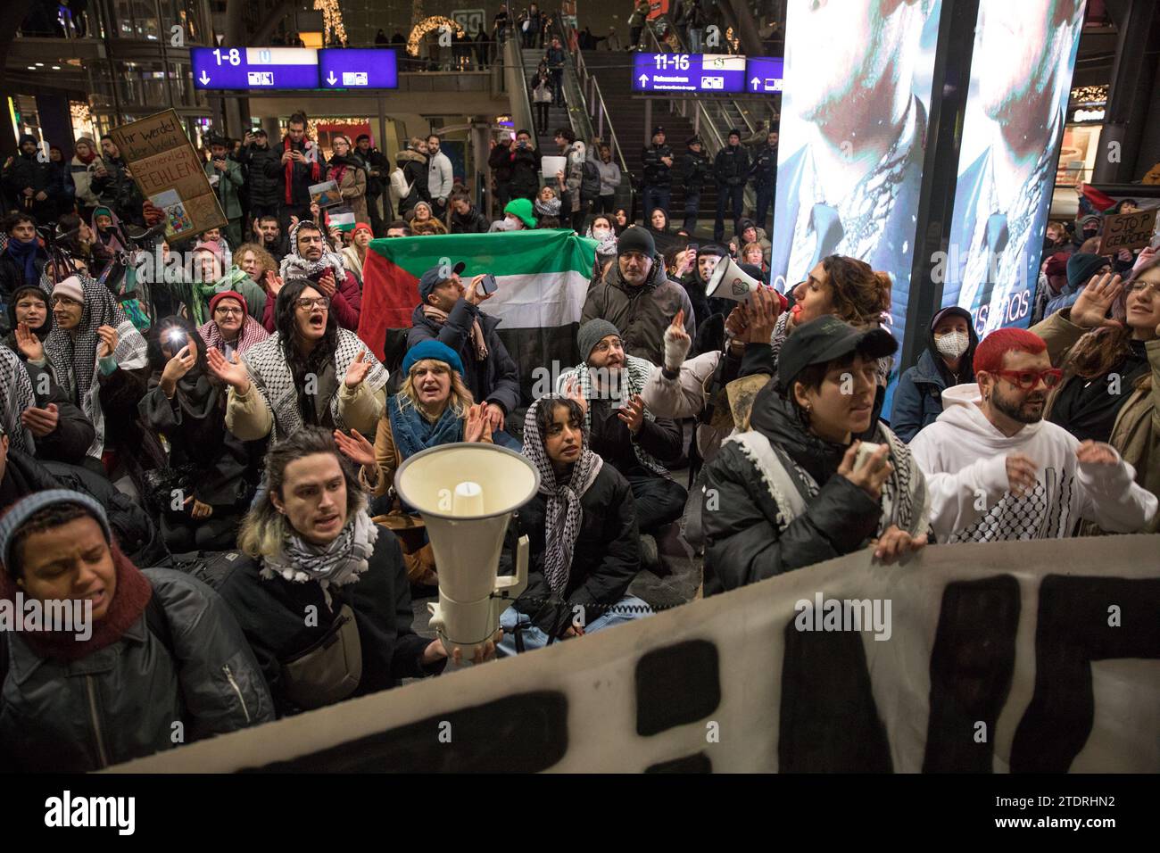 Berlin, Allemagne. 19 décembre 2023. Le 19 décembre 2023, la gare ...