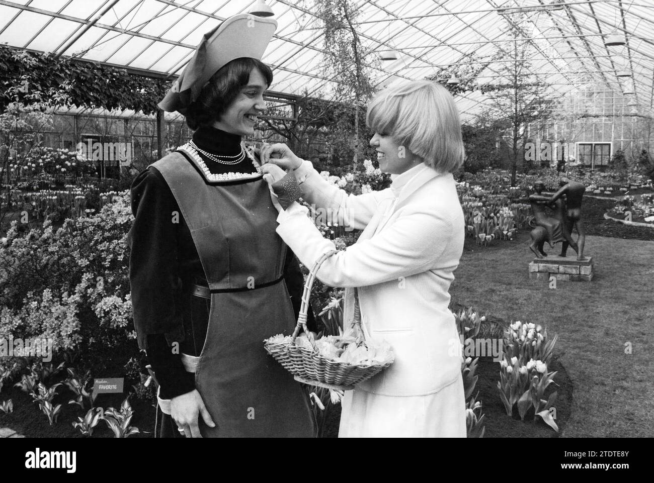 Haarlem Flower girls à Keukenhof, 29-03-1979, Whizgle News from the ...