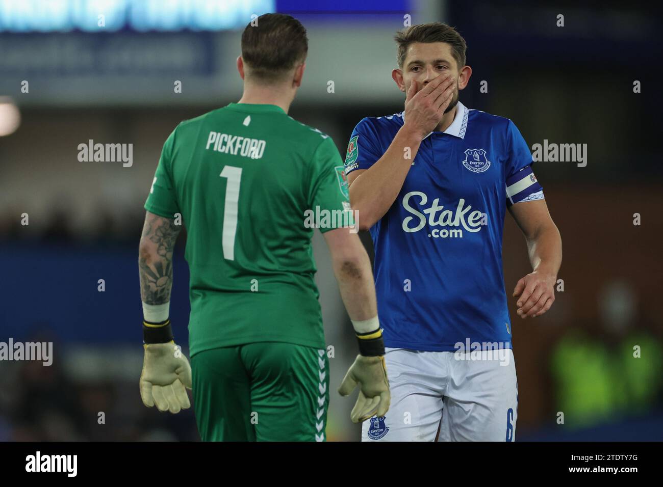 James Tarkowski d'Everton réagit lors du match de quart de finale de la ...