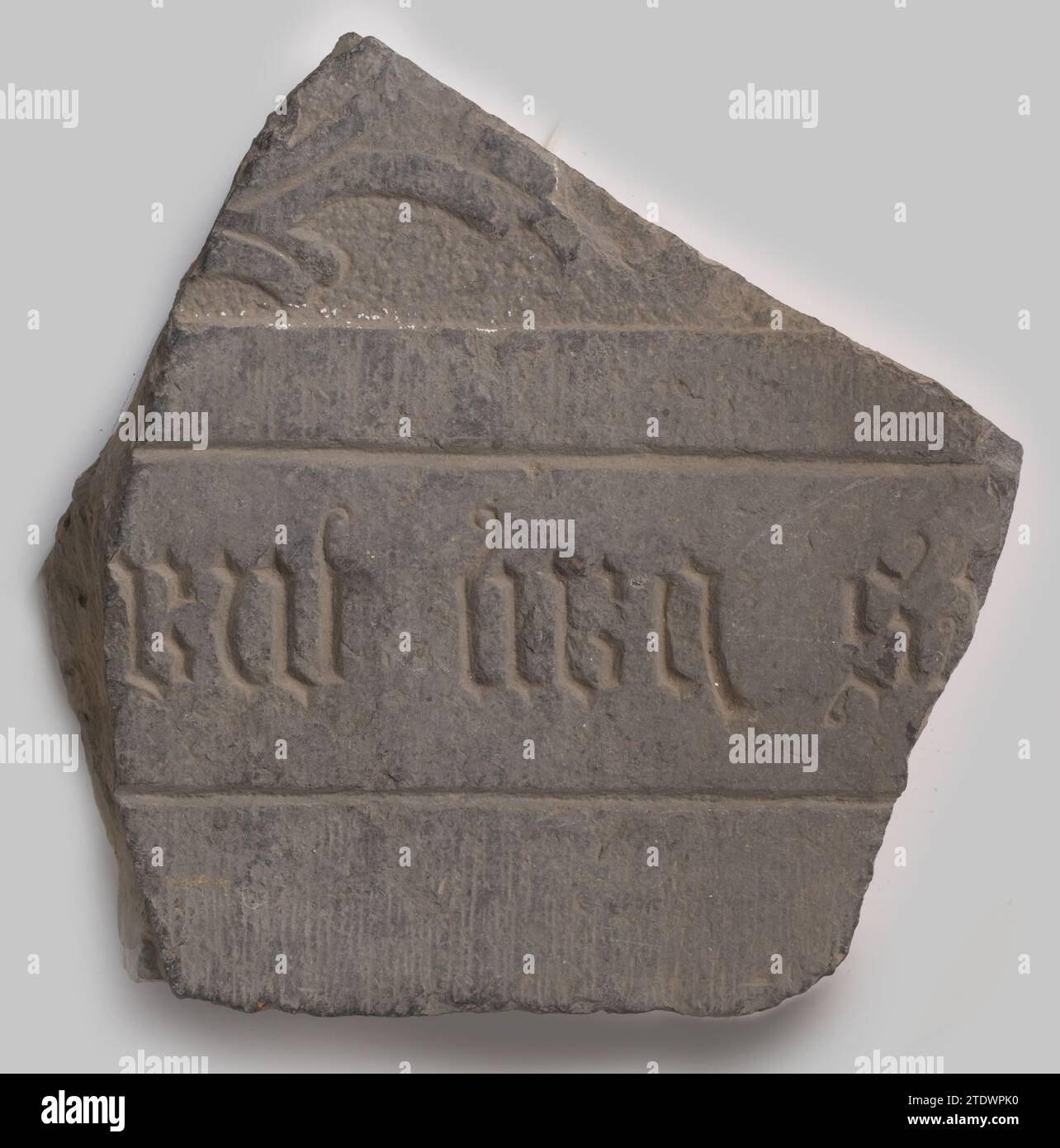 Extrait d'une tombe avec sculpture , 1497 fragment du côté gauche de la ...