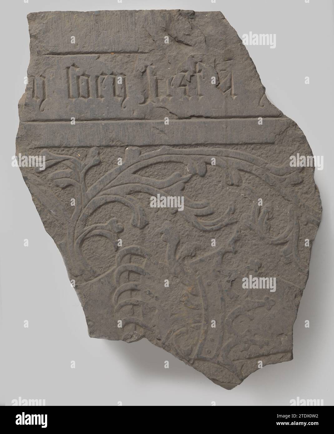 Extrait d'une tombe avec sculpture , 1497 fragment du côté gauche de la ...