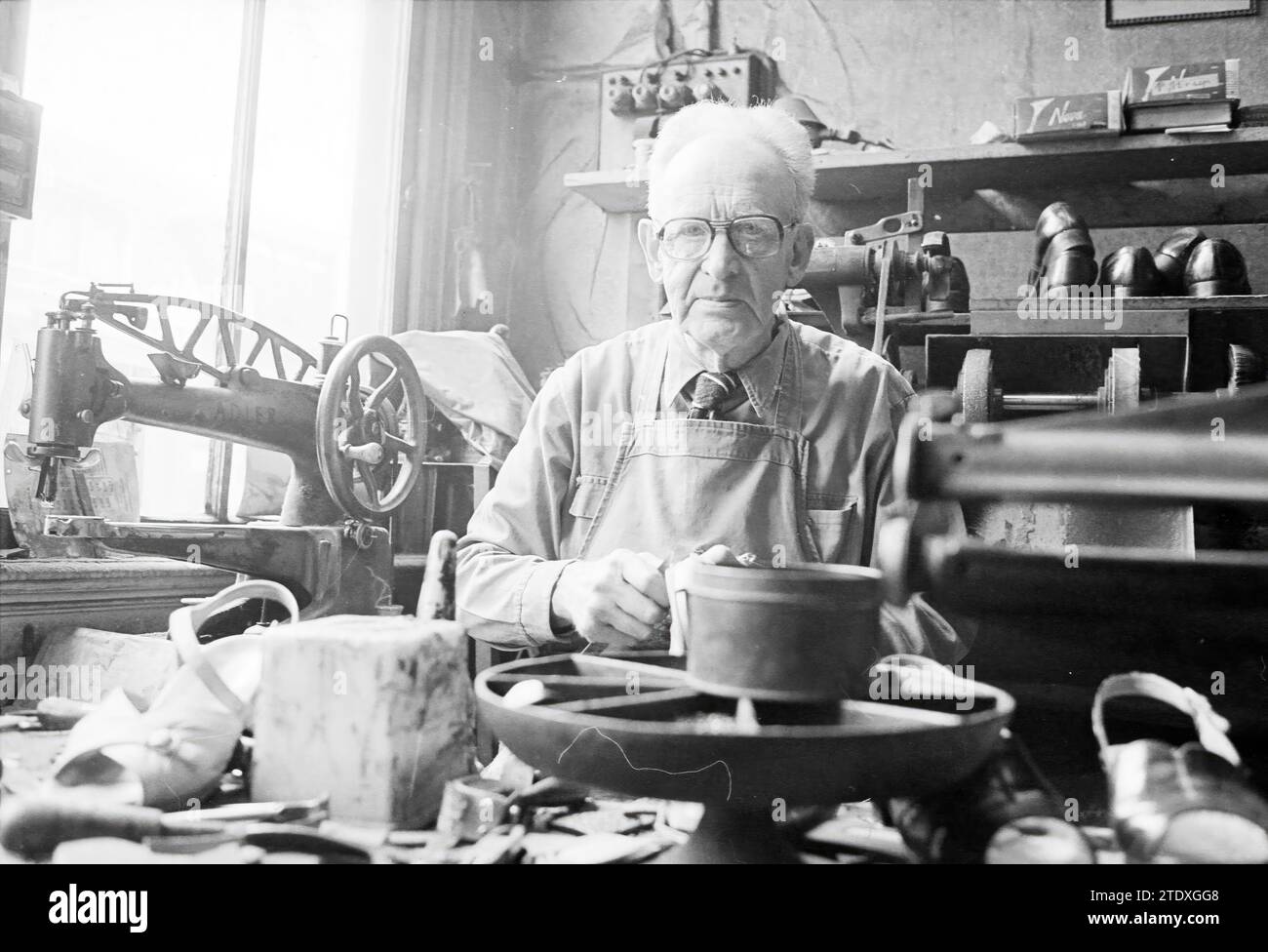 M. Koster cordonnier, Chaussures, 22-04-1980, Whizgle News from the ...