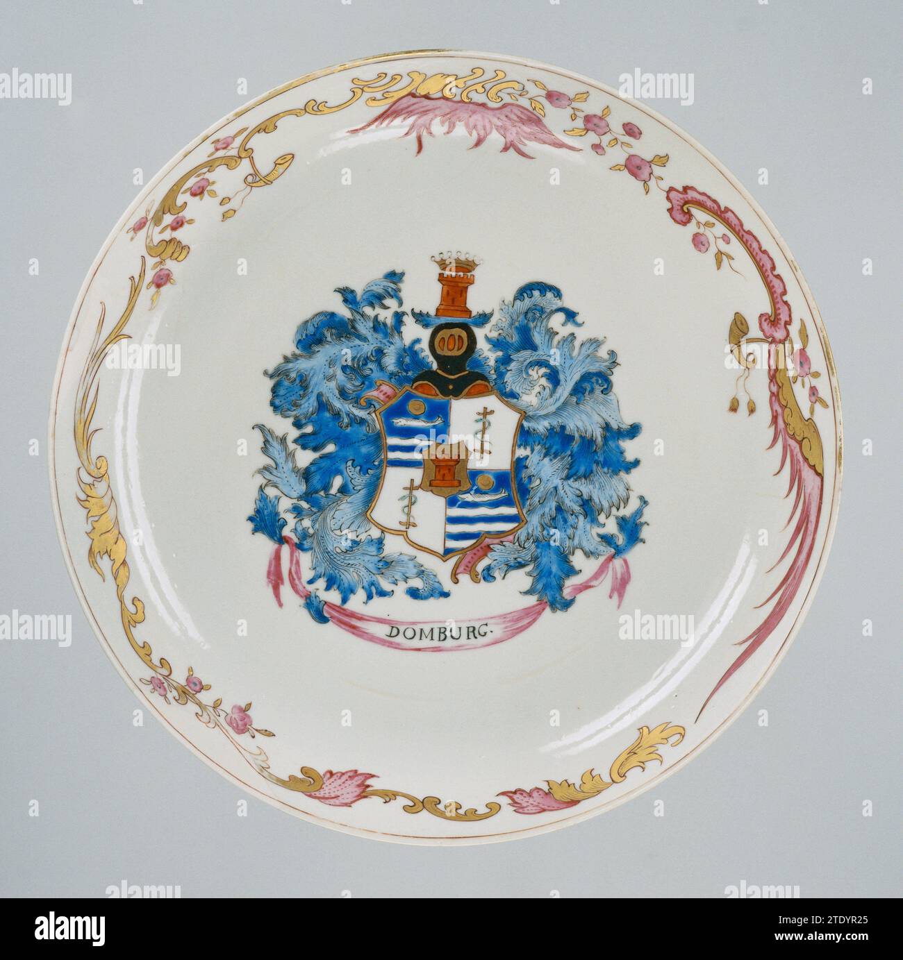 Assiette avec les armoiries de la famille Domburg, anonyme, c. 1750 - c ...