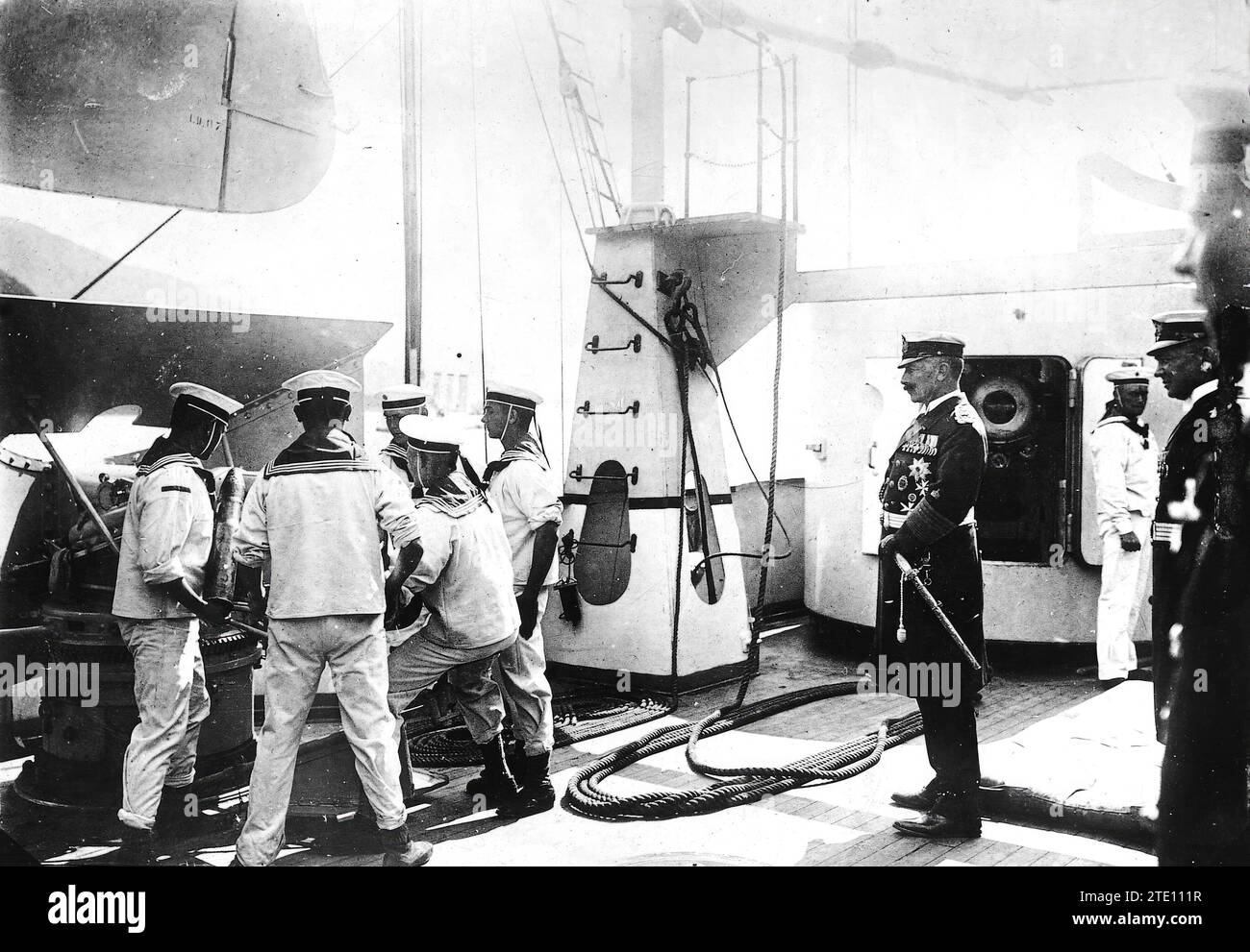07/31/1911. L'Empereur d'Allemagne à bord. Le Kaiser Wilhelm II assiste ...