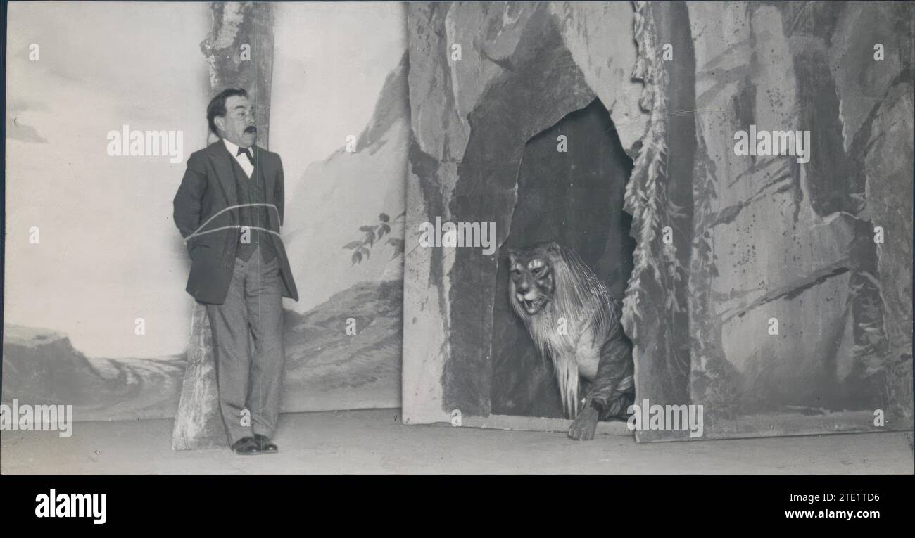 12/19/1919. Madrid. Au théâtre Cervantes. Une scène de la comédie de ...