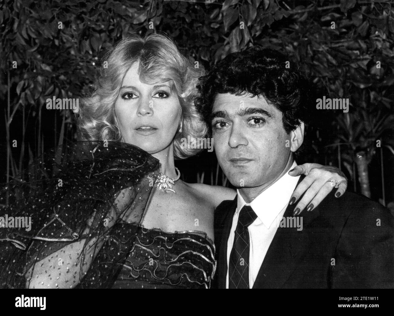 01/12/1983. L'artiste de cirque, Ángel Cristo, avec sa compagne, l ...