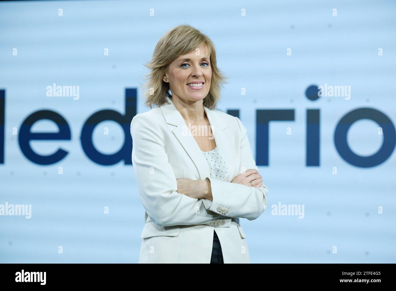 La journaliste Marta Carazo pose pour les médias en tant que nouvelle ...