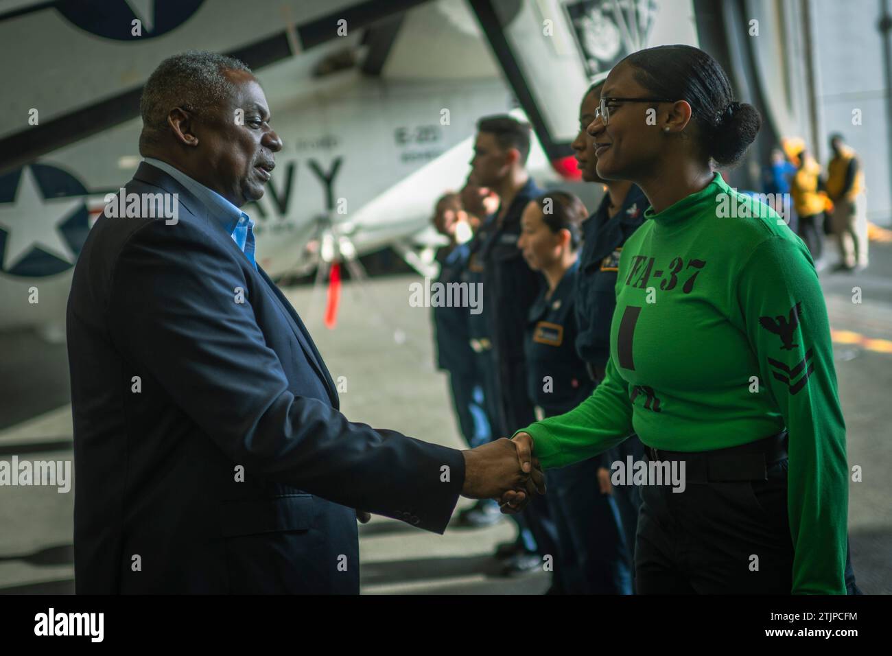 USS Gerald R Ford, États-Unis. 20 décembre 2023. Le secrétaire ...