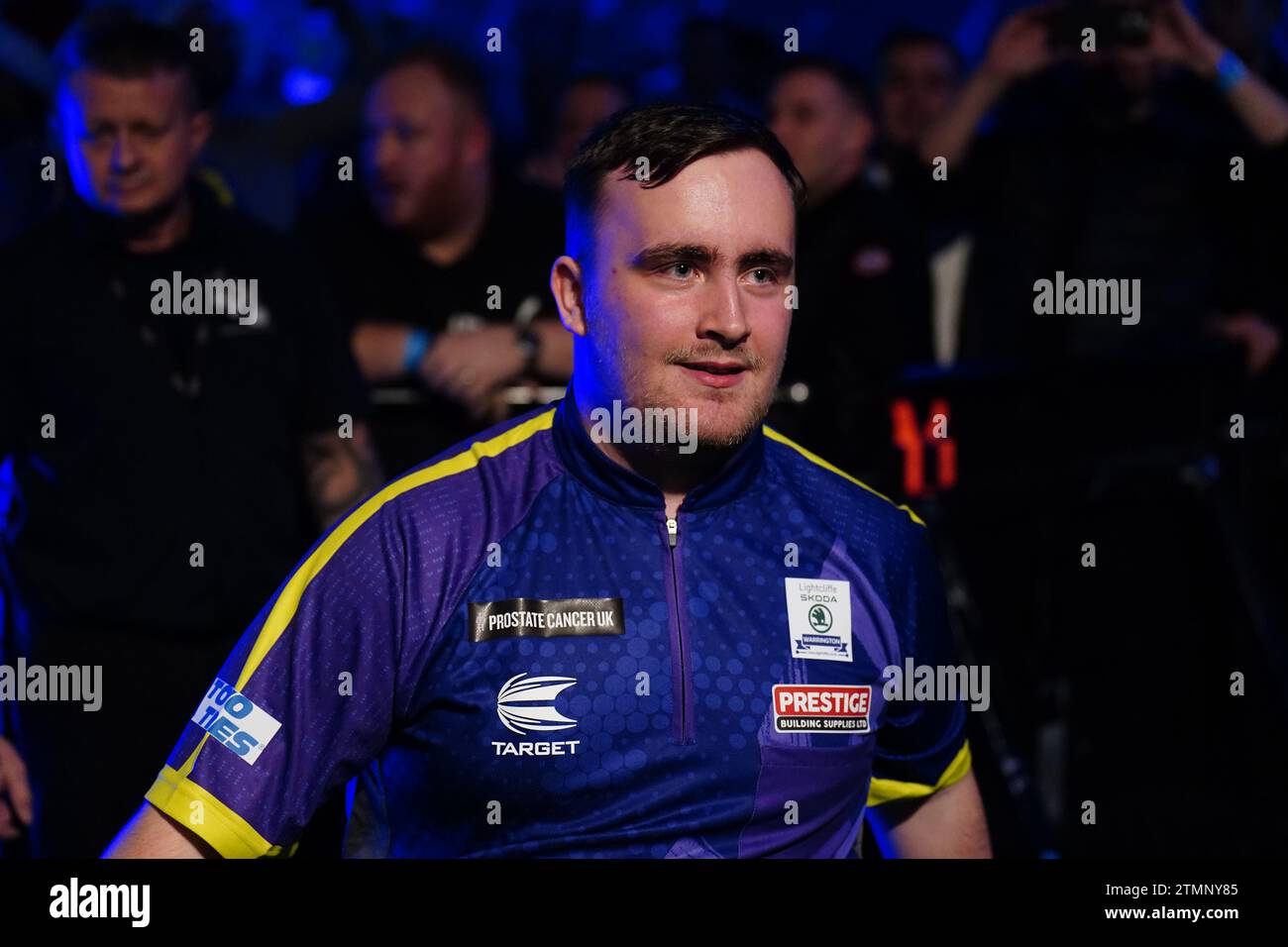 Luke Littler joue contre Christian Kist (non représenté) lors de la ...