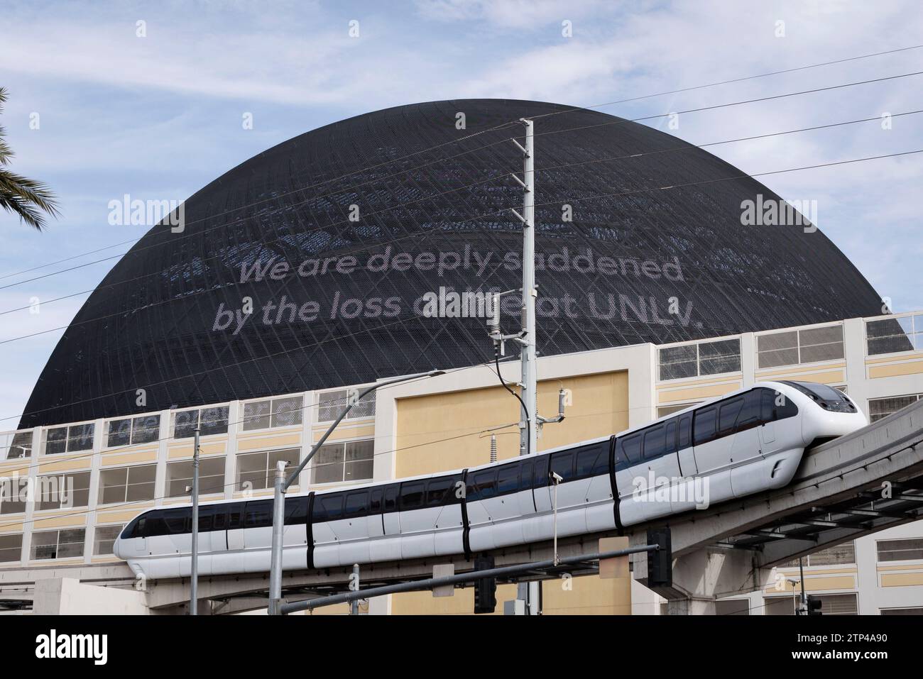 Vue générale du monorail de Las Vegas devant la sphère à Las Vegas ...