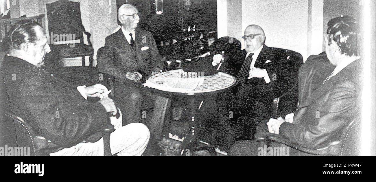 09/30/1975. Réunion du Conseil privé de Don Juan, en présence de José ...