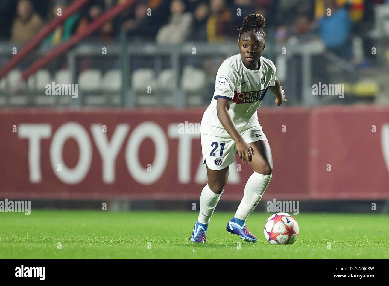 Sandy Baltimore du Paris Saint-Germain contrôle le ballon lors du match ...
