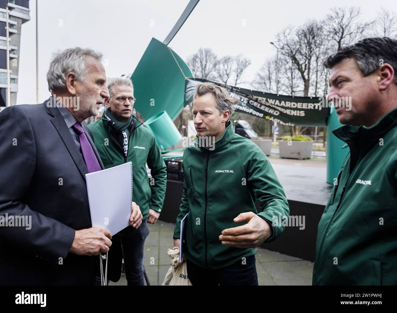 LA HAYE - 21/12/2023, LA HAYE - Harm Holman (NSC) et Bart Kemp lors d ...