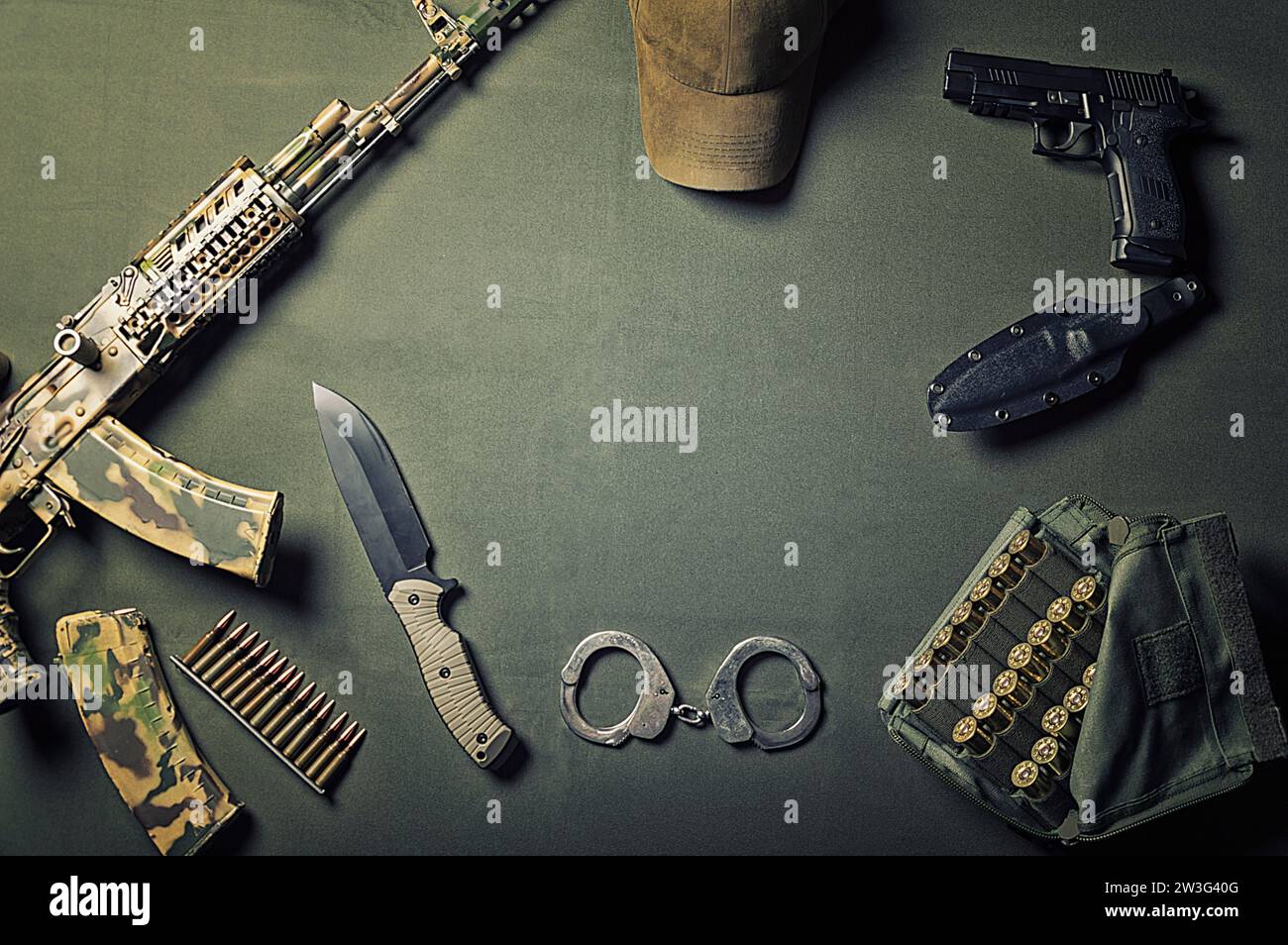 Accessoires militaires, kit de survie, campagnes militaires. Le concept ...