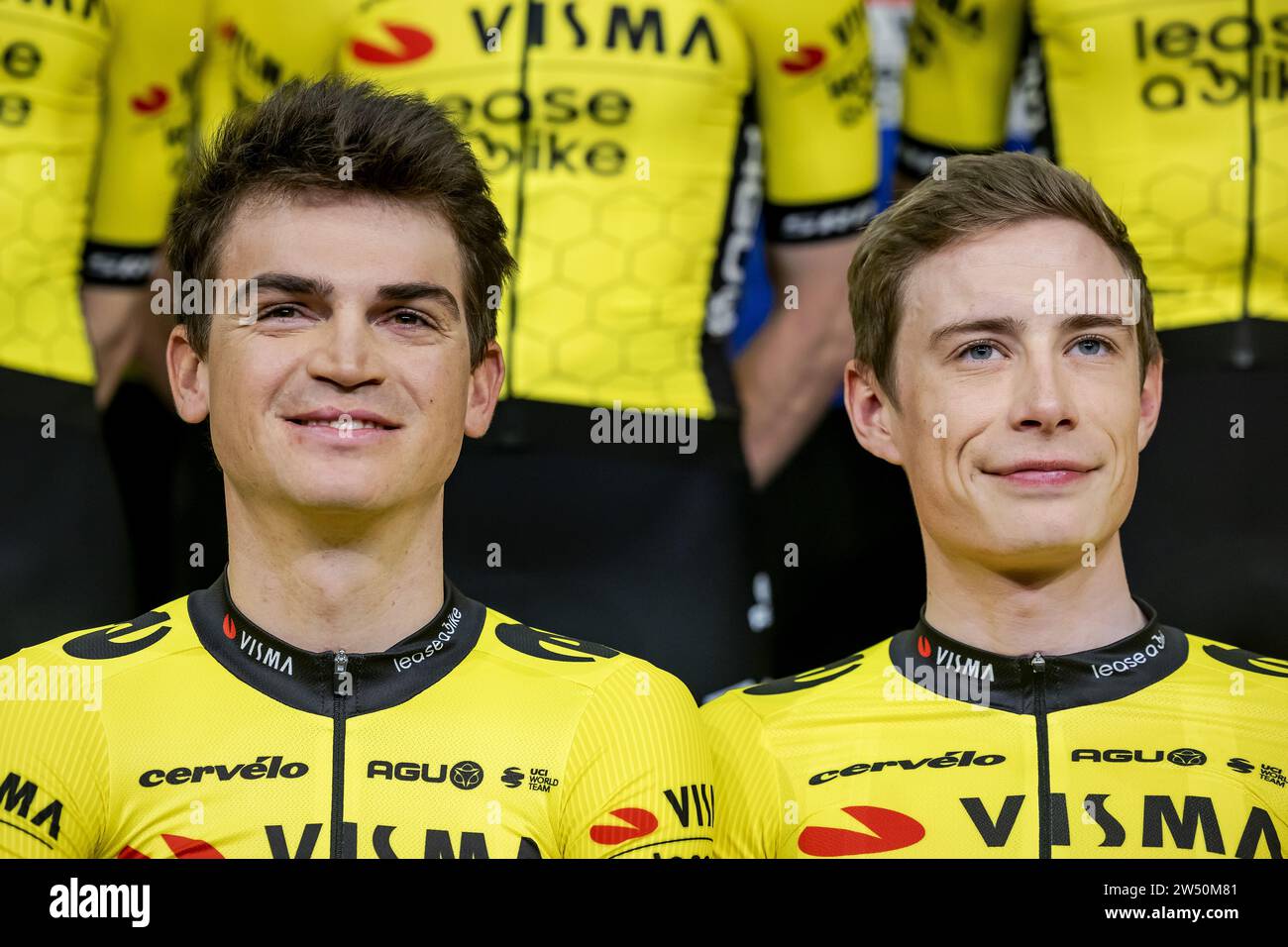 AMSTERDAM - 21/12/2023, Sepp Kuss et Jonas Vingegaard lors de la ...