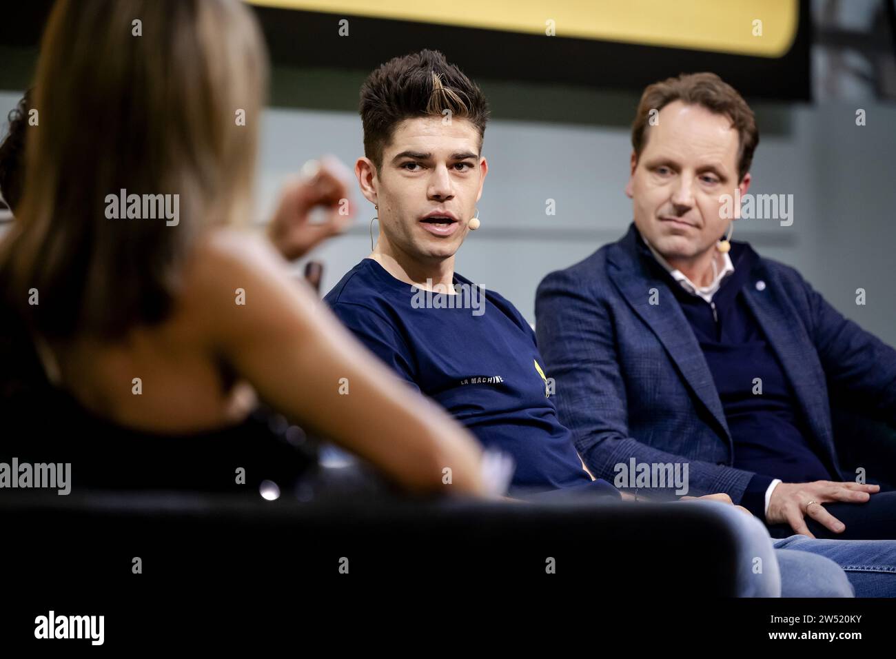 AMSTERDAM - 21/12/2023, Wout van Aert et directeur sportif Merijn ...