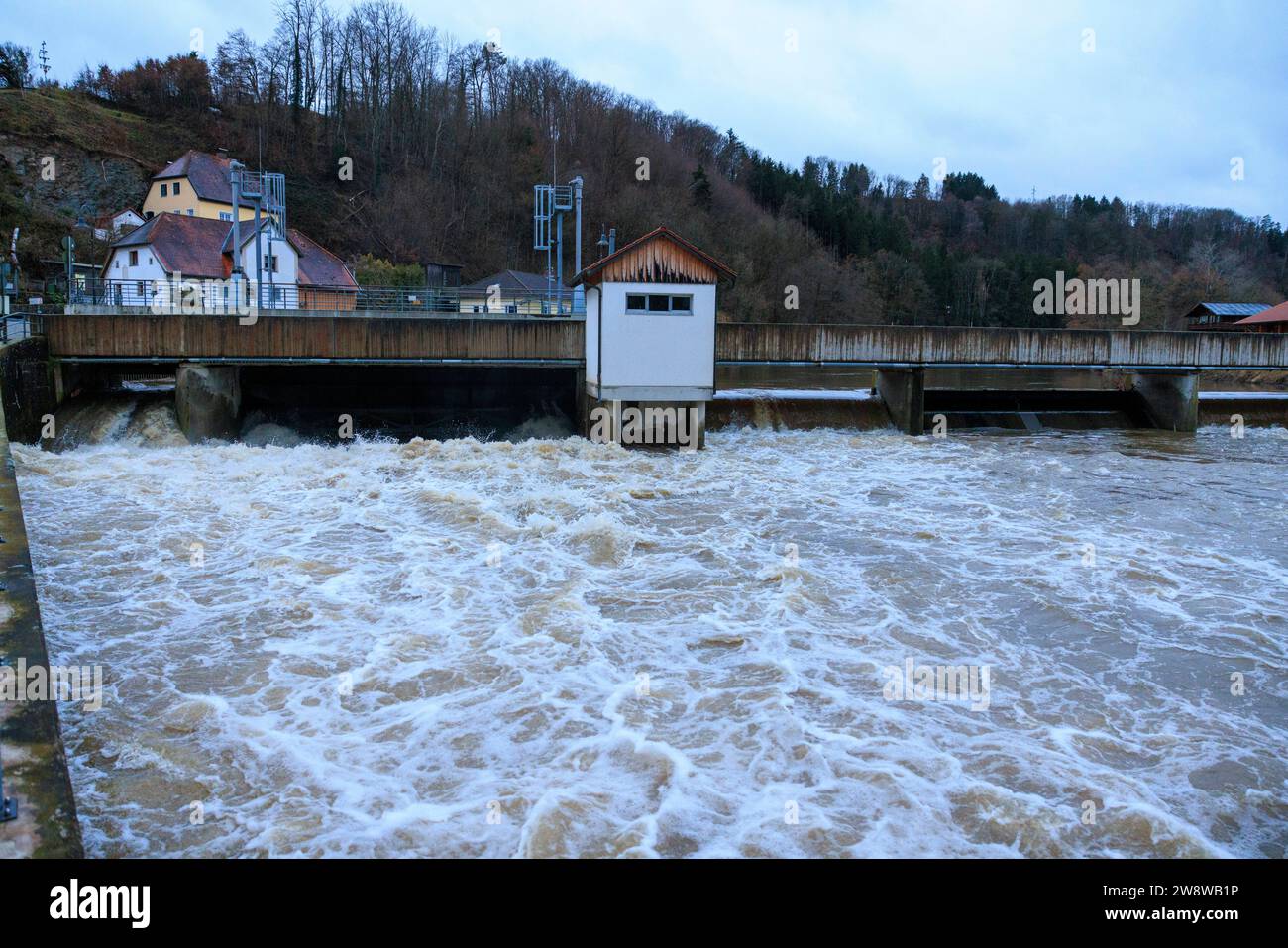 Aktuelles Zeitgeschehen 2023-12-22, GER, Bayern, Passau : Drohendes Hochwasser in Niederbayern ...