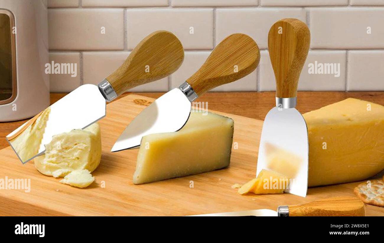 Plateau de fromage italien - blocs de fromage tranchés habilement ...