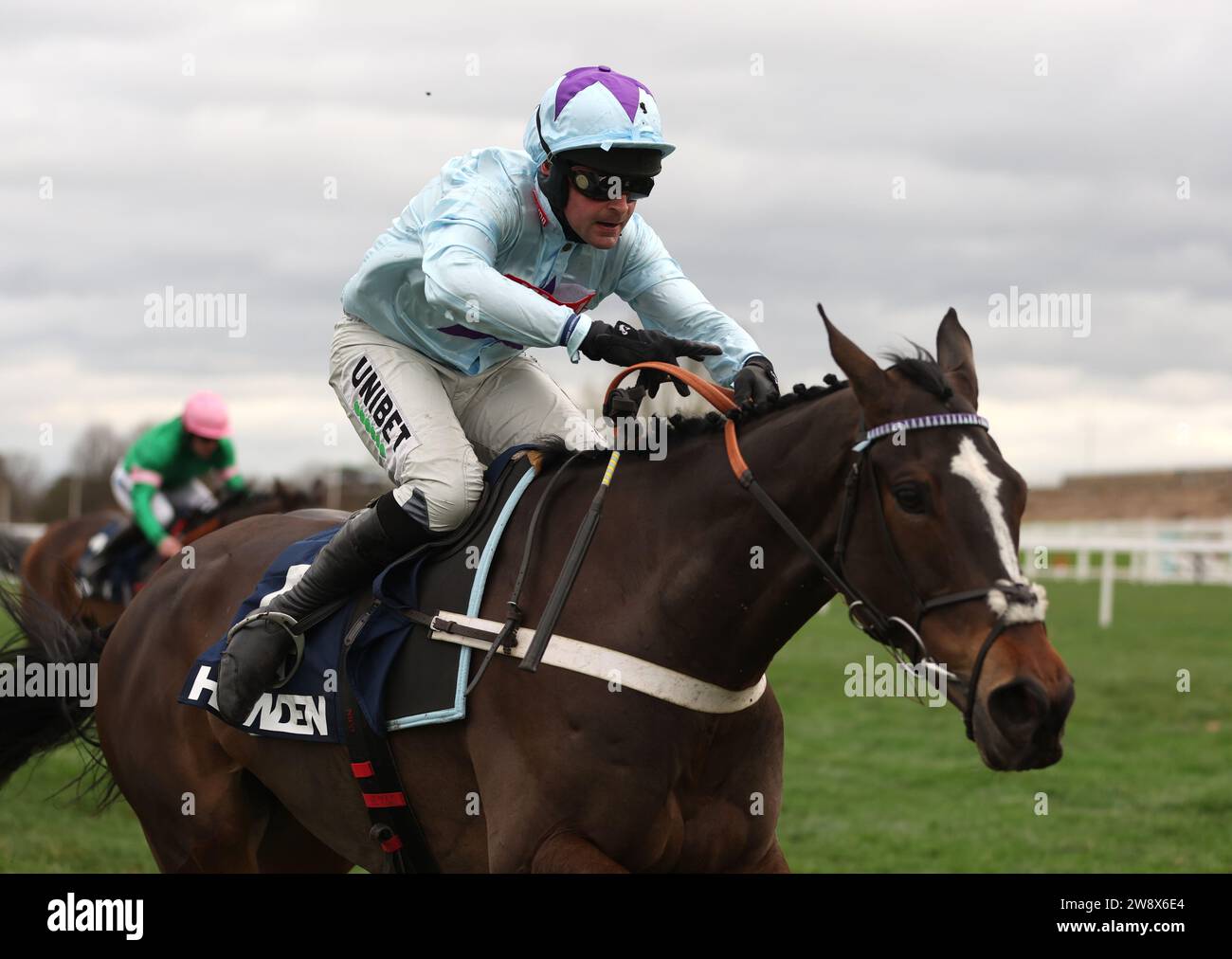 Persian Time Rackle par Nico de Boinville remporte le Howden novices ...