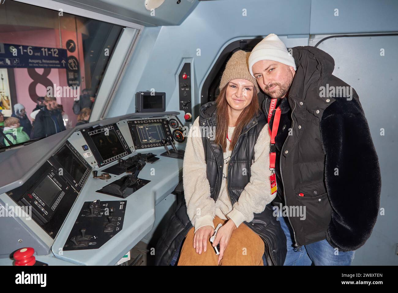 Felix von Jascheroff r. mit Freundin Alexandra Sophie l. im ...