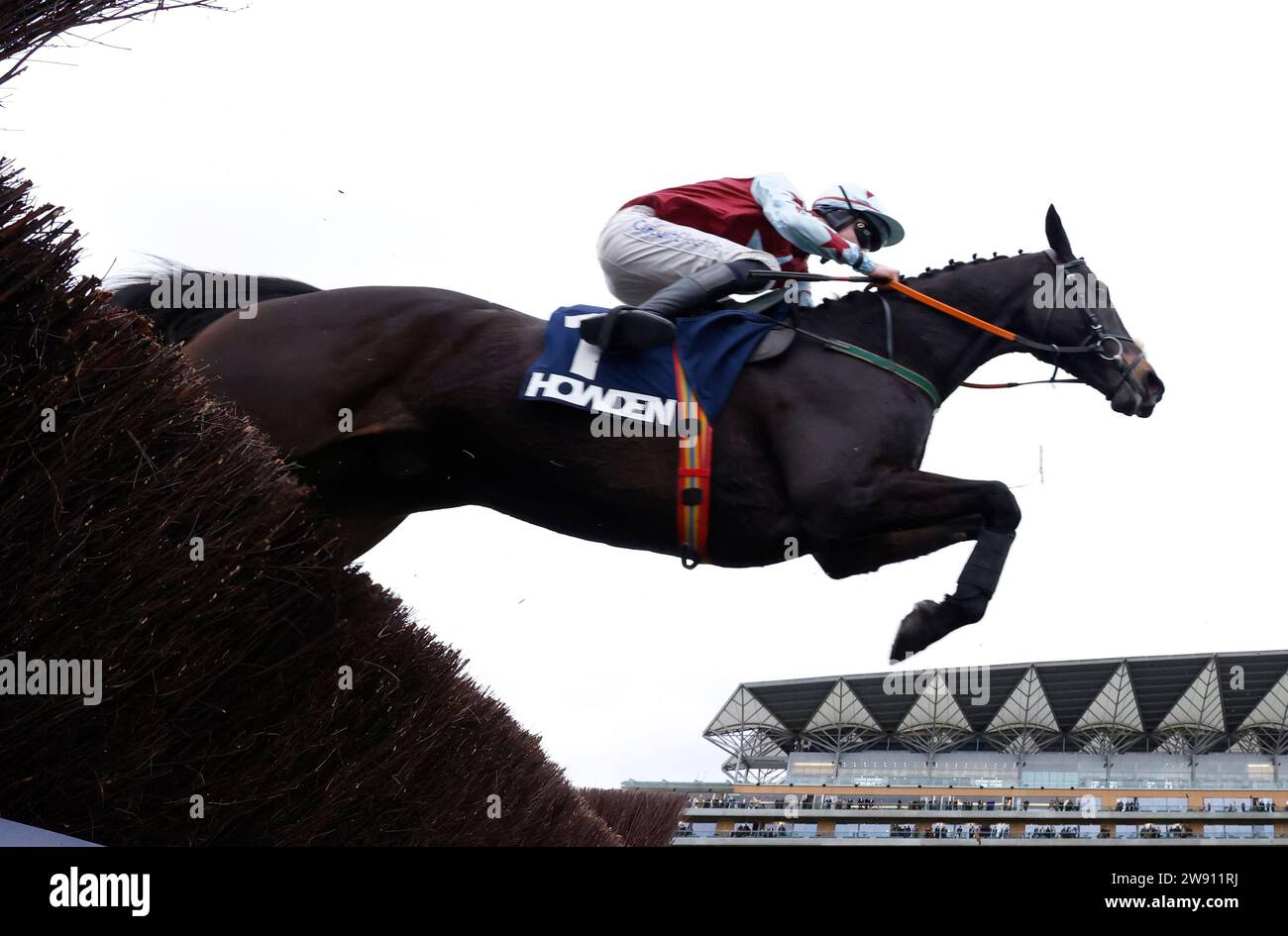 El Barra monté par Charlie O'Dwyer en action lors de la Howden handicap ...