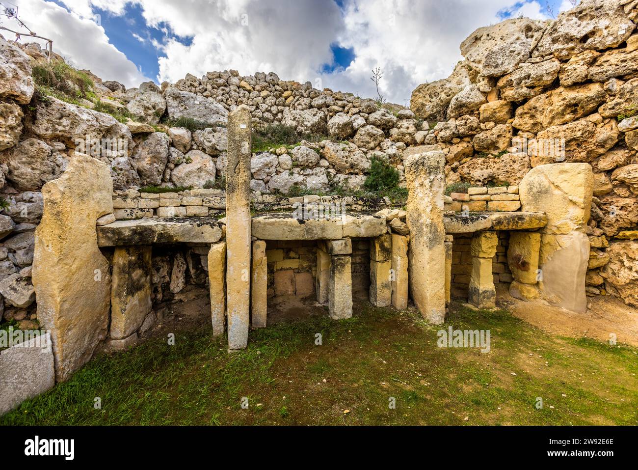 Les temples Ġgantija sur l'île de Gozo font partie des temples ...