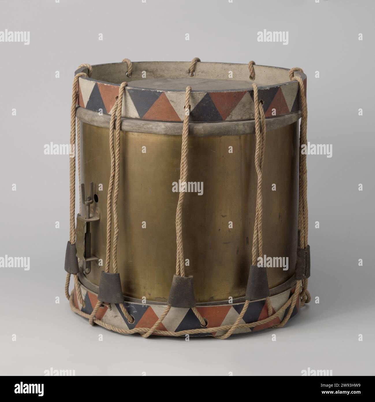 Tambour, anonyme, instrument de musique 1829. instrument à percussion ...