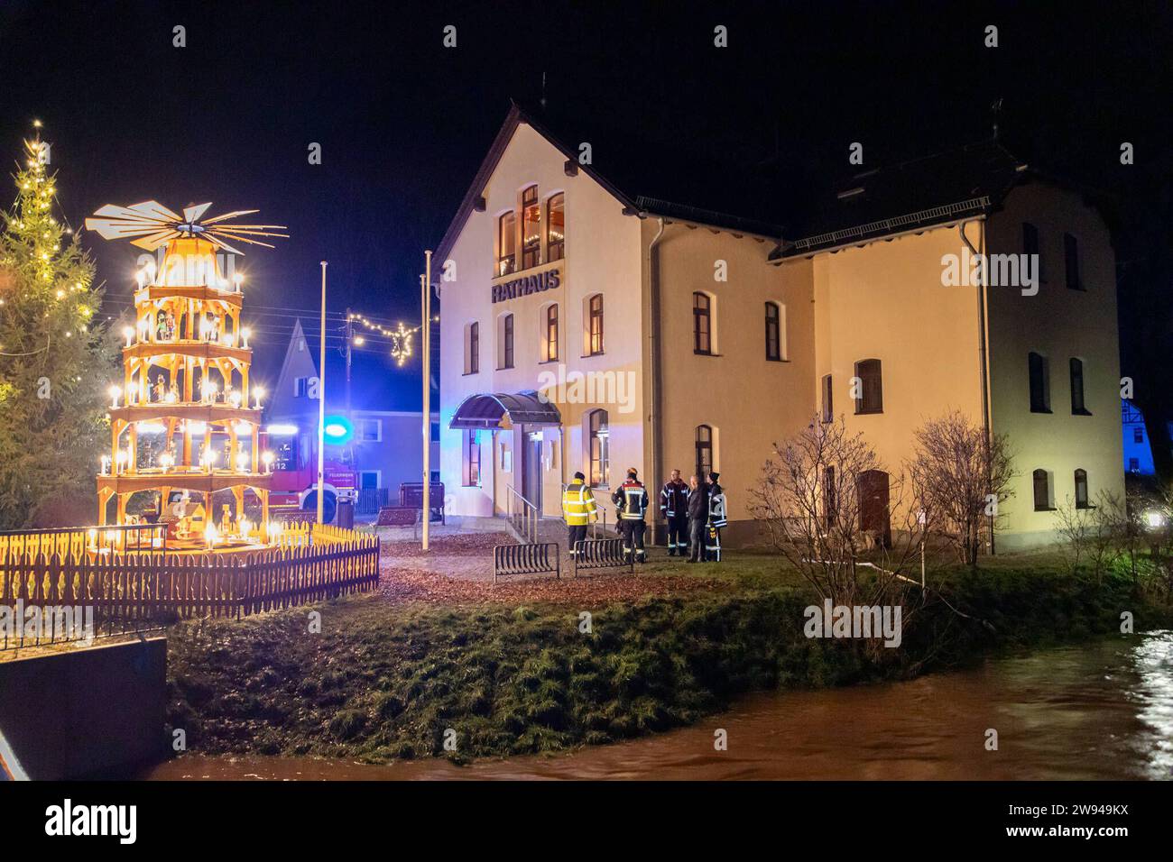 231224Überflutung News ID : FR 2023-12-24 Extremes Tauwetter : Freibad ...