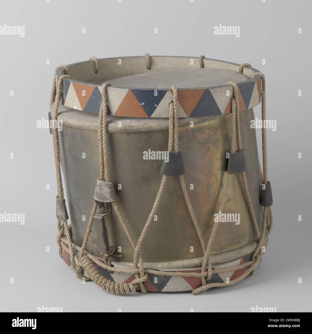 Tambour, 1800 - avant 1865 instrument de musique. instrument à ...