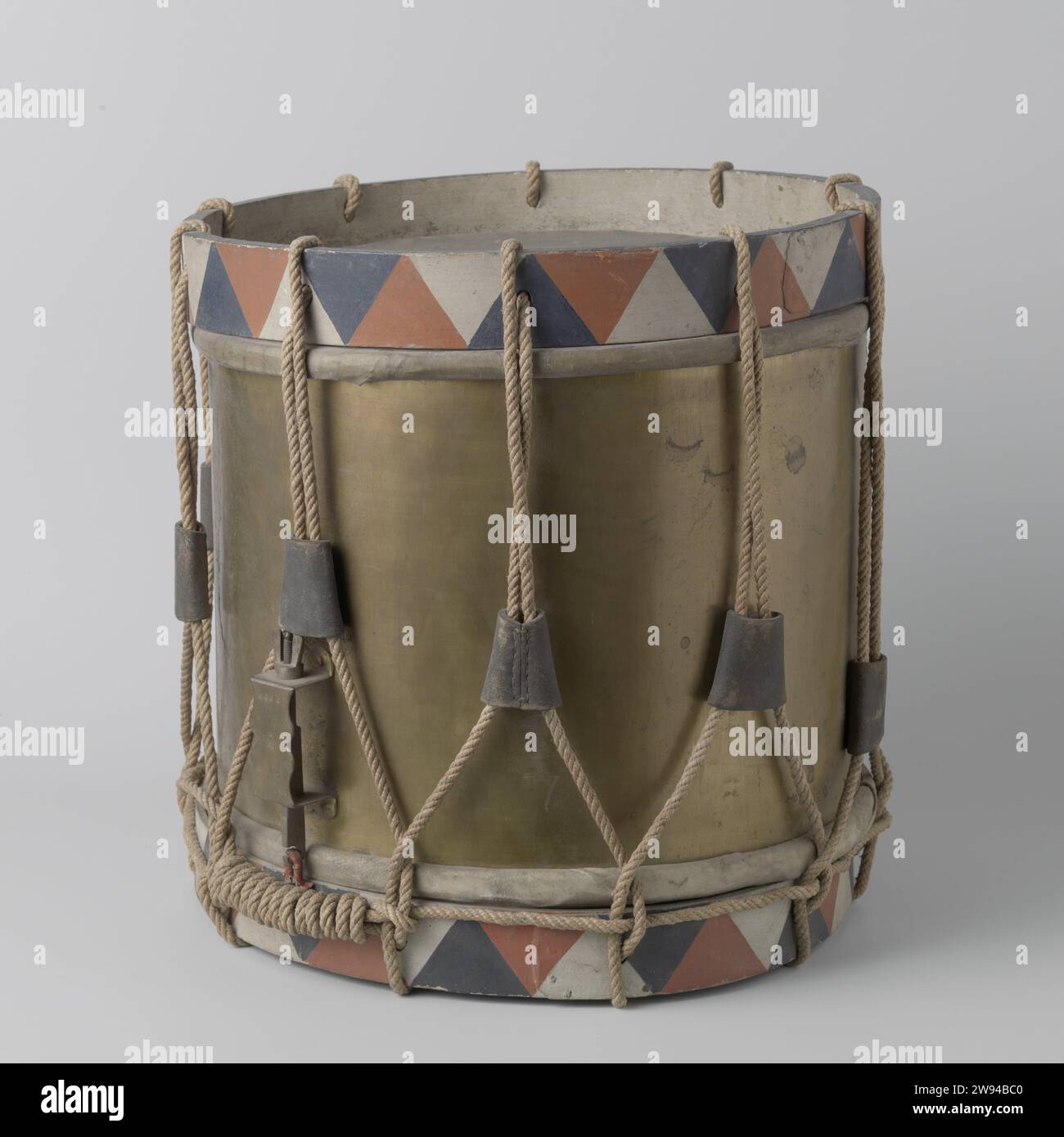 Tambour, 1800 - avant 1865 instrument de musique. instrument à ...