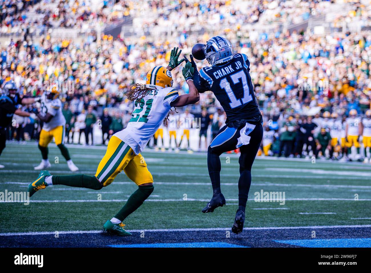 24 décembre 2023 : DJ Chark Jr. (17), receveur des Panthers de la ...