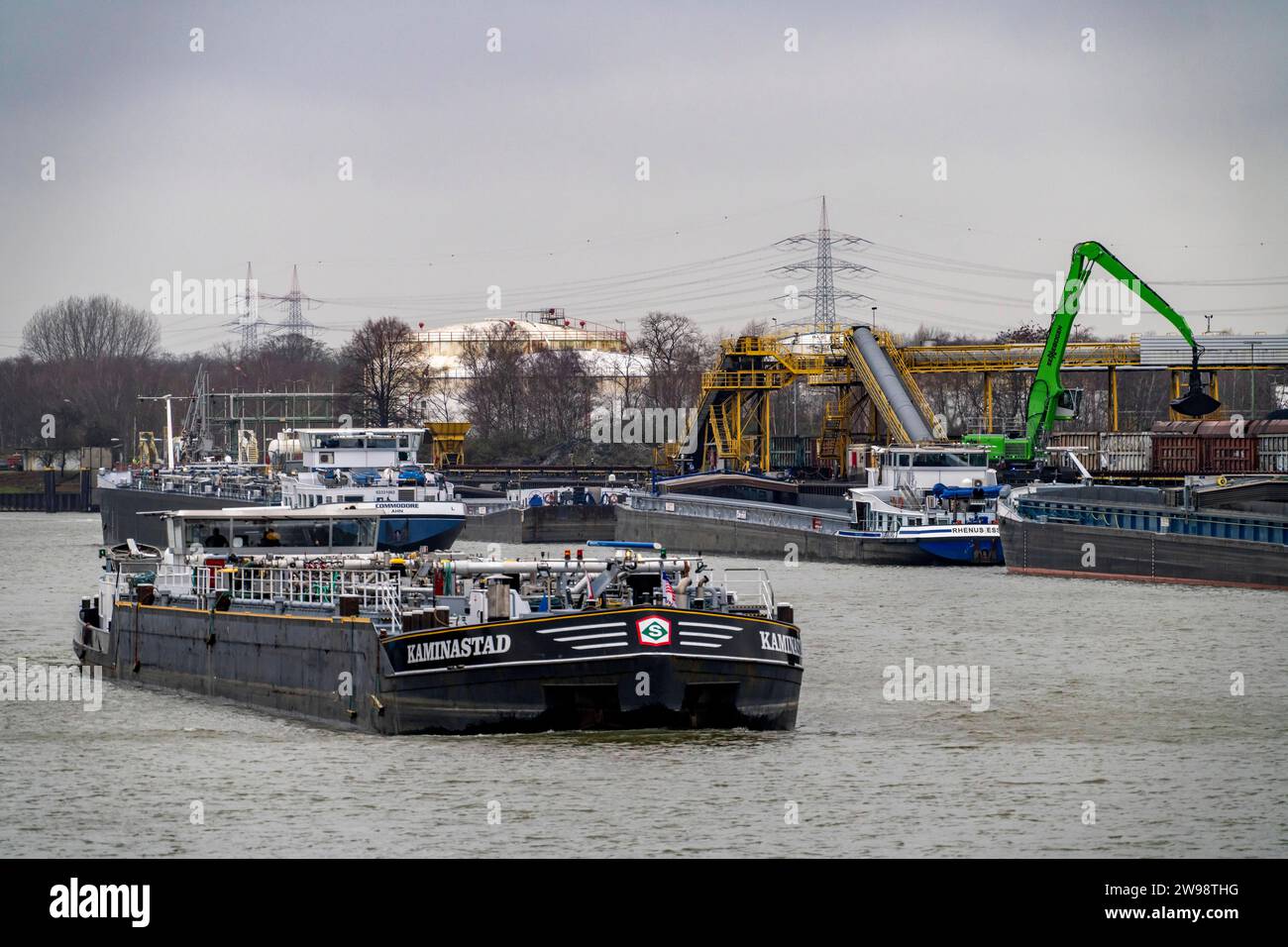 Rhein-Herne-Kanal, Hafen Bottrop, gegenüber dem Essener Stadthafen ...