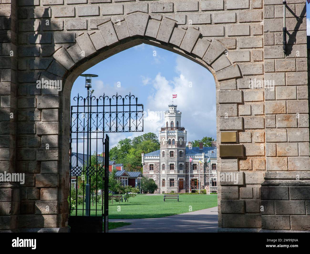 Siguldas jauna pils Banque de photographies et d’images à haute ...