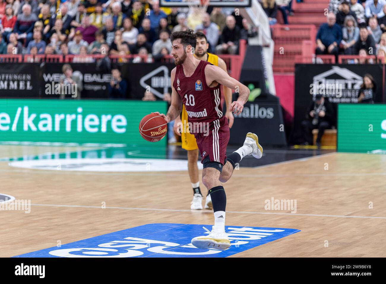 Leandro Bolmaro (FC Bayern Basketball, #10) Tigers Tuebingen vs FC ...