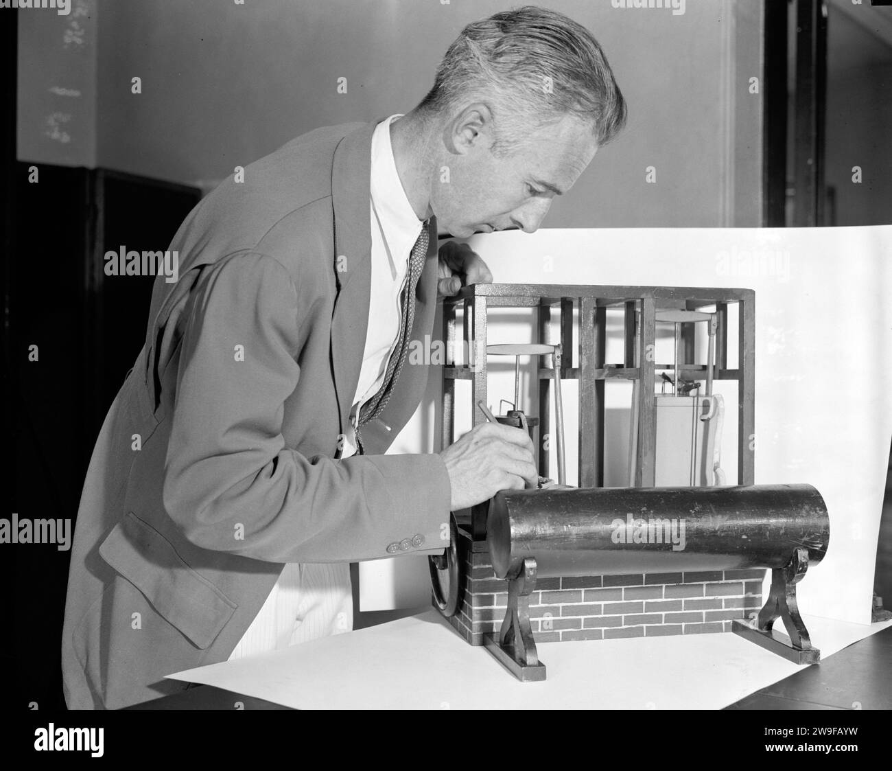 Modèle original de la première machine à glace inventée par John Gorrie ...