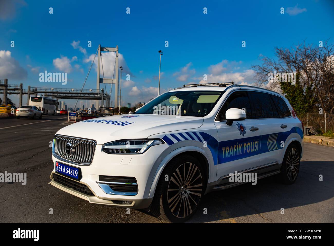 Voiture de patrouille de la police turque Volvo XC90 sur l'autoroute ...