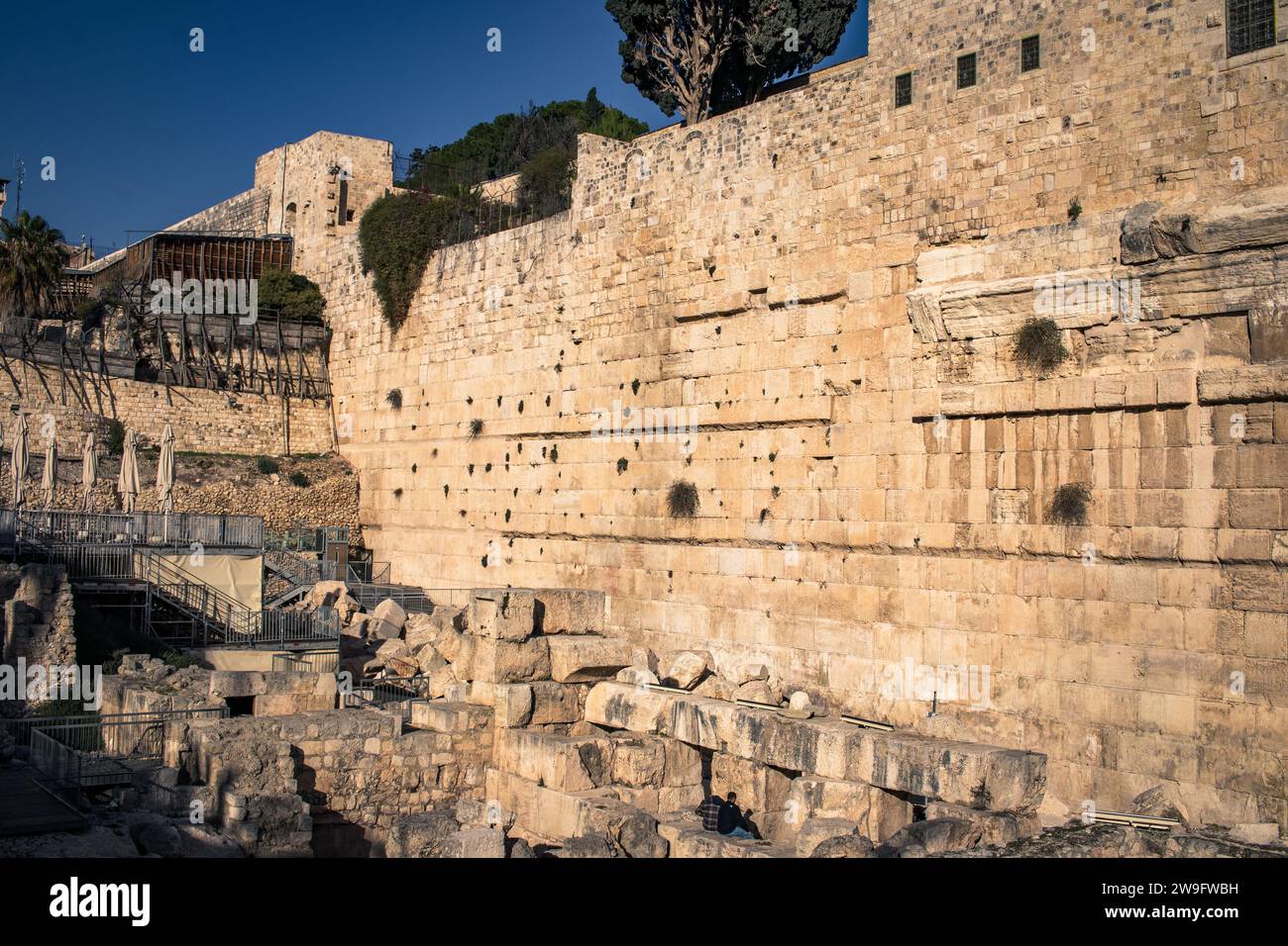 Jérusalem, Israël – 27 décembre 2023 fouilles adjacentes à l'arche de ...