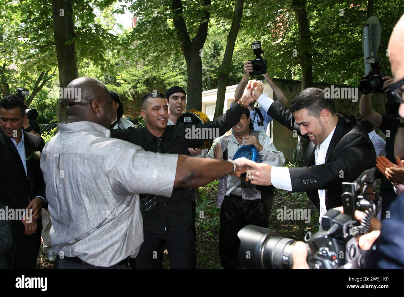 HOCHZEIT von Bushido 33 / Anis Mohamed Youssef Ferchichi und seine schwangere Freundin Anna ...