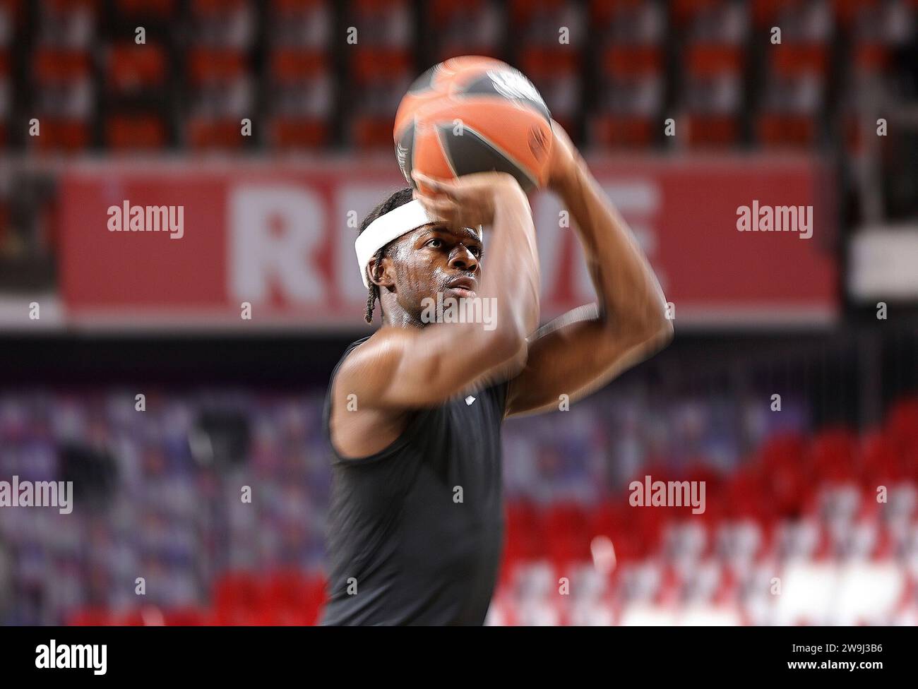 Sylvain Francisco (Bayern Basketball, #1) waehrend dem aufwaermen. GER ...