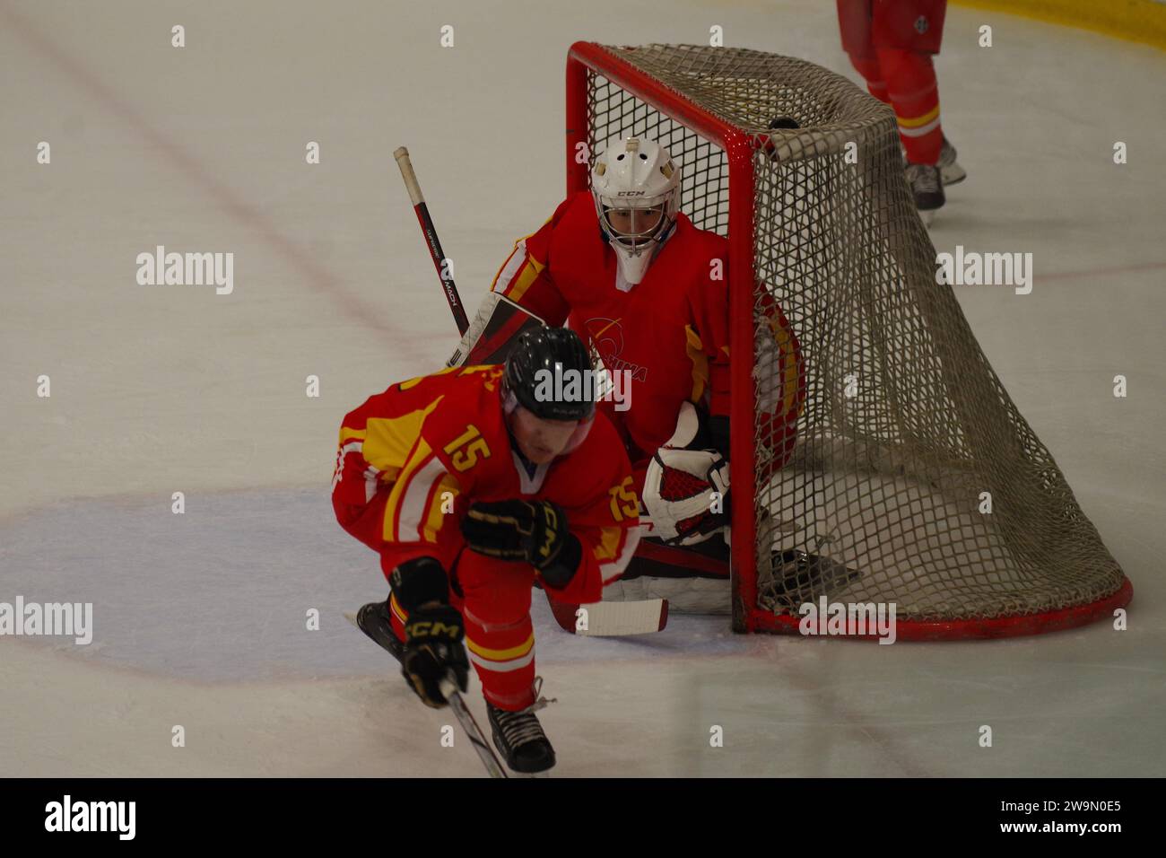 Dumfries, 15 décembre 2023. Netminder Chen Shifeng et Li Zhihao jouant ...
