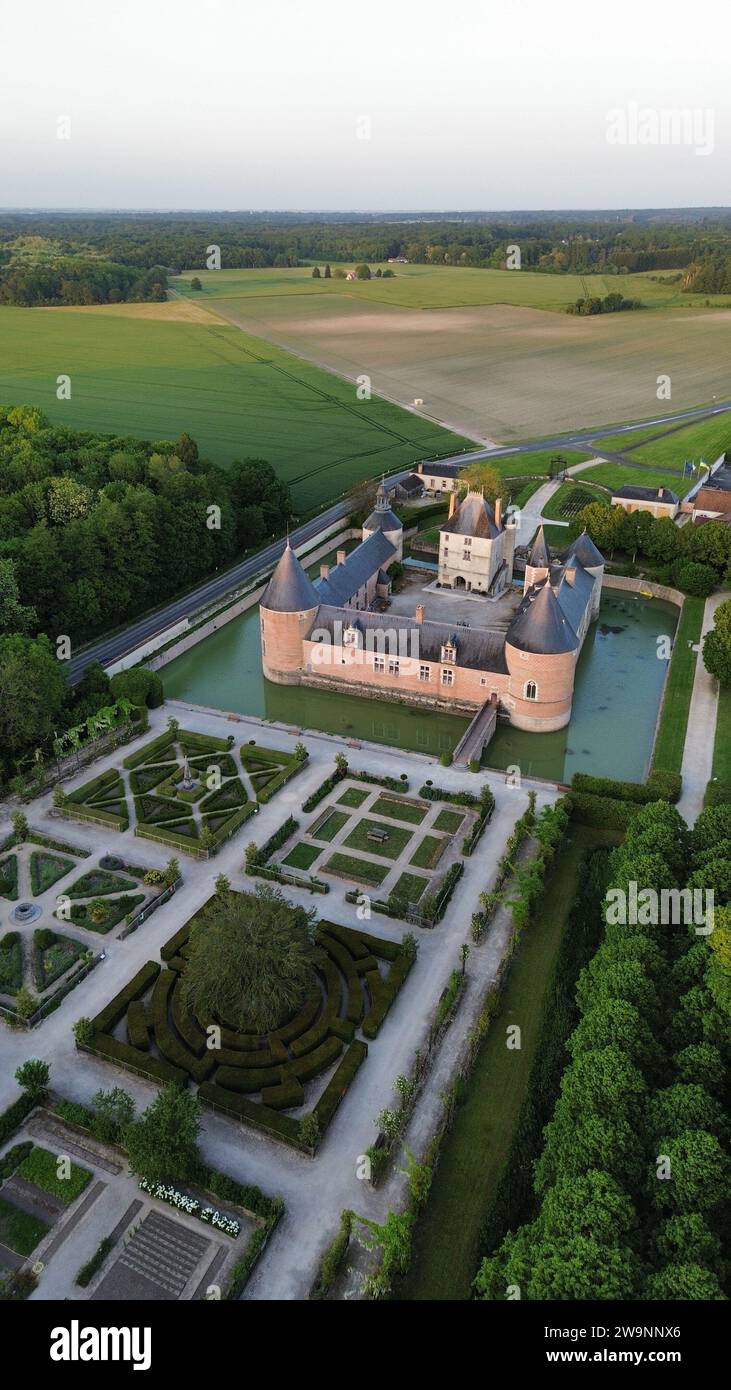 Chateau de chamerolles Banque de photographies et d’images à haute ...