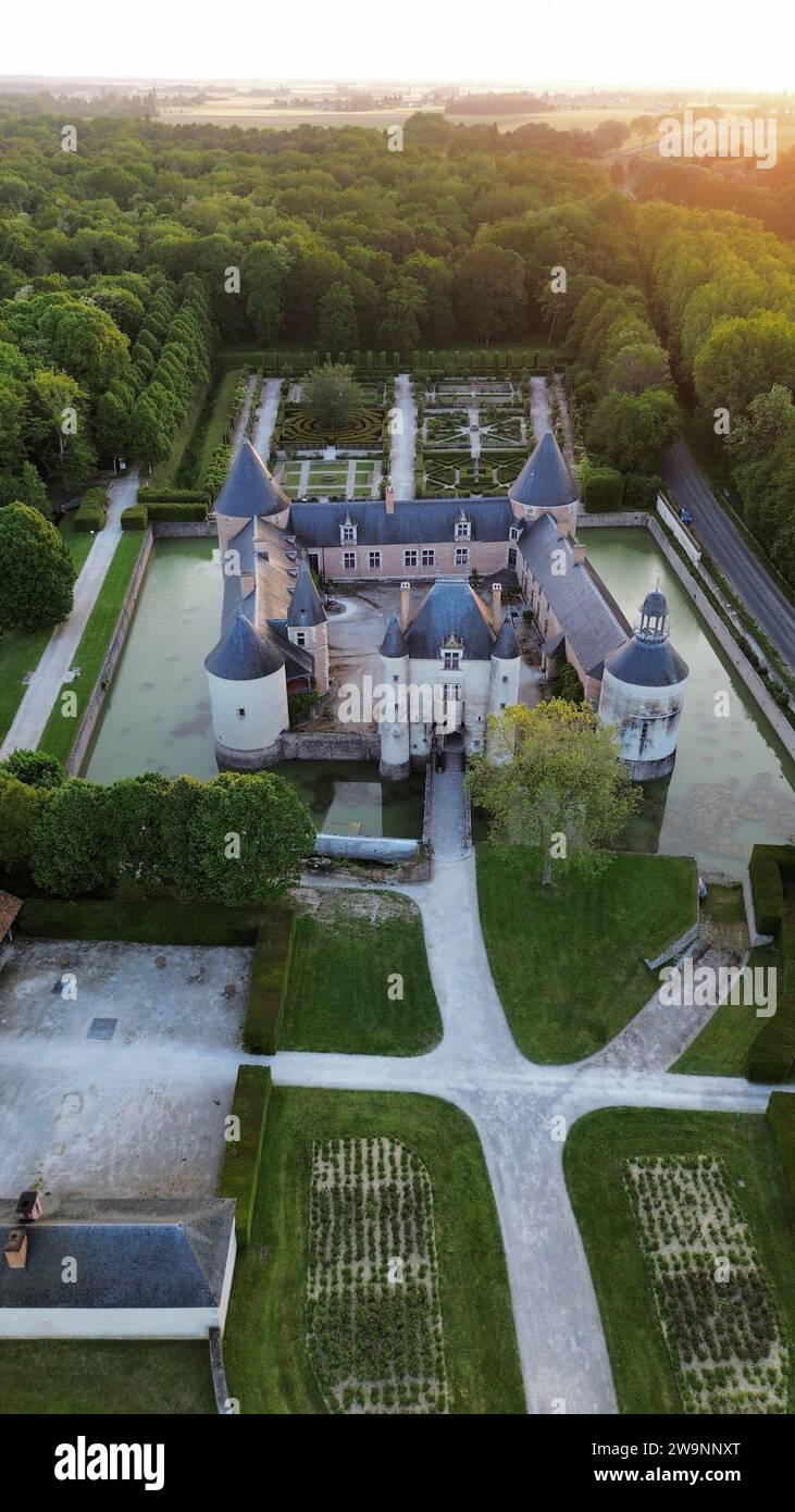 Chateau de chamerolles Banque de photographies et d’images à haute ...