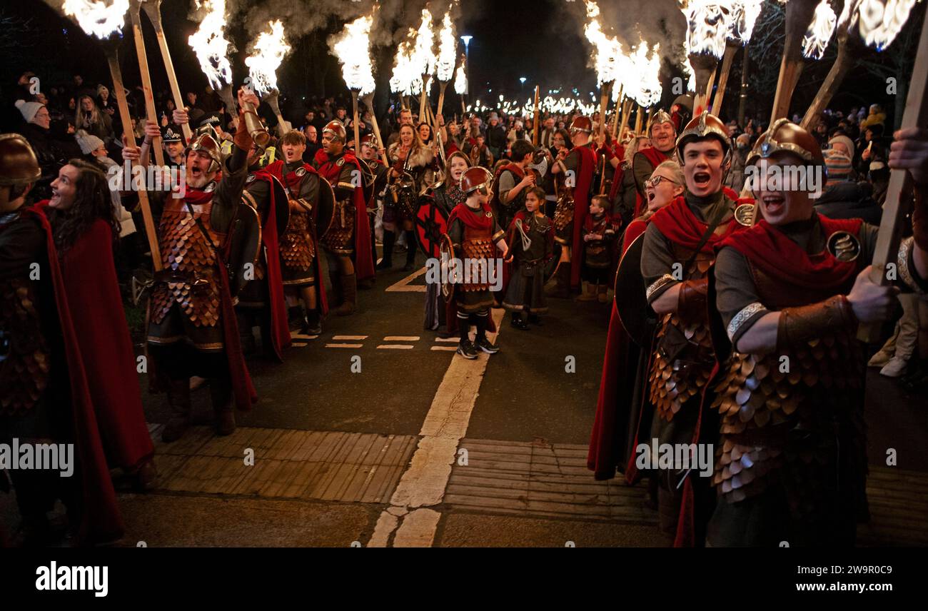 Les célébrations du Hogmanay à Édimbourg commencent par la procession ...